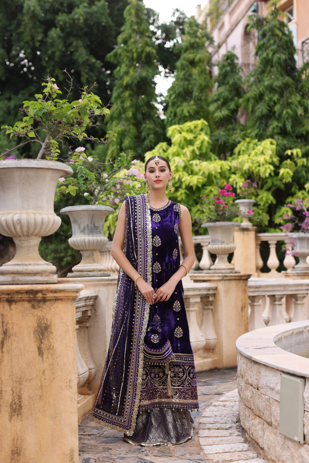 D4 – Auraa Official